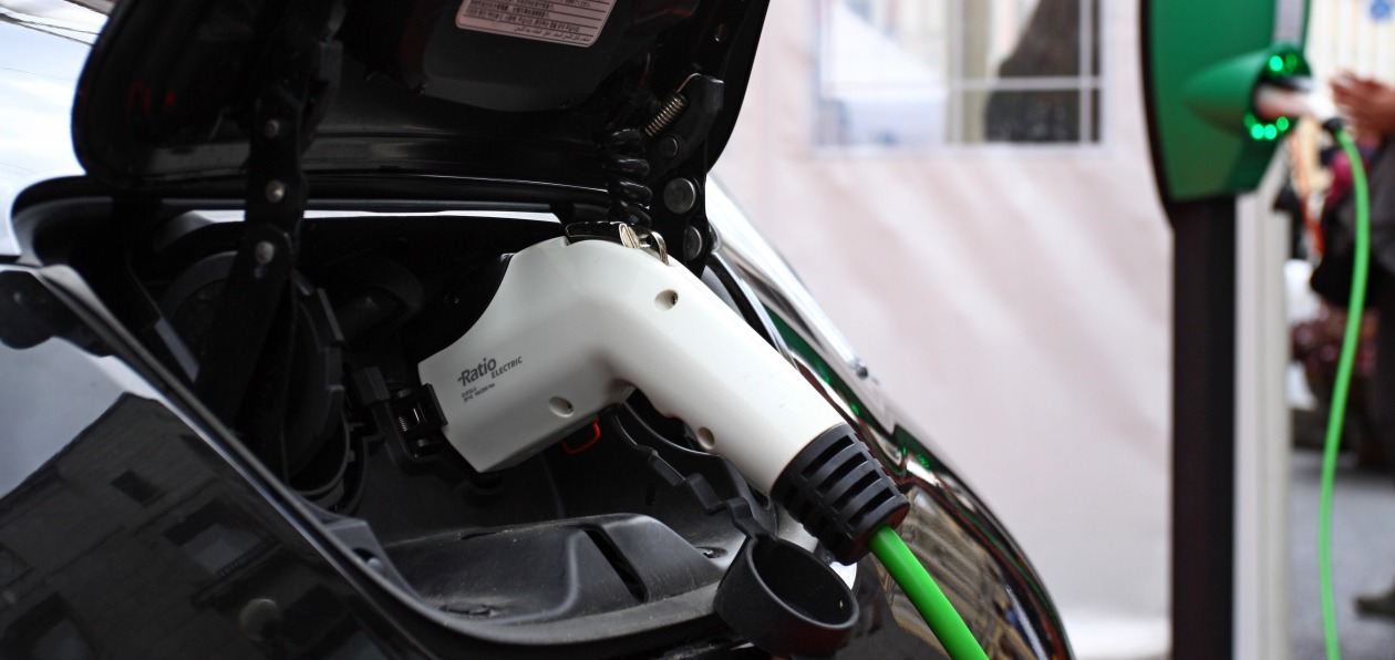 Total представил новые жидкости для электромобилей и «гибридов ...